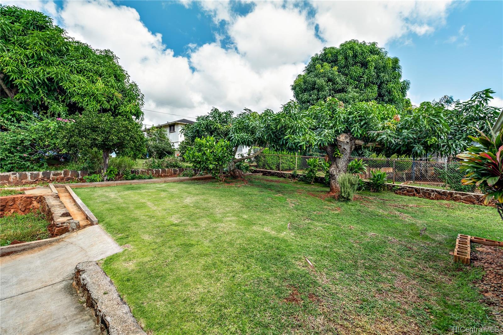 971 Puu Kula Drive Pearl City HI 96782 sold on 04-15-2021