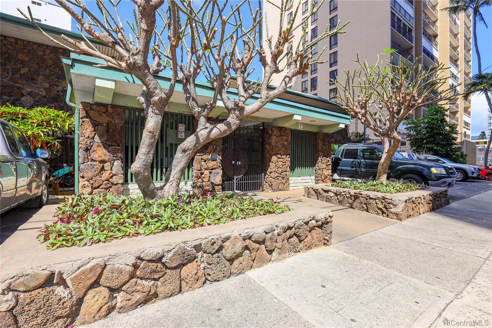 Ohua Gardens 234 Ohua Avenue Unit 109 Honolulu HI 96815 sold on 04-22-2022