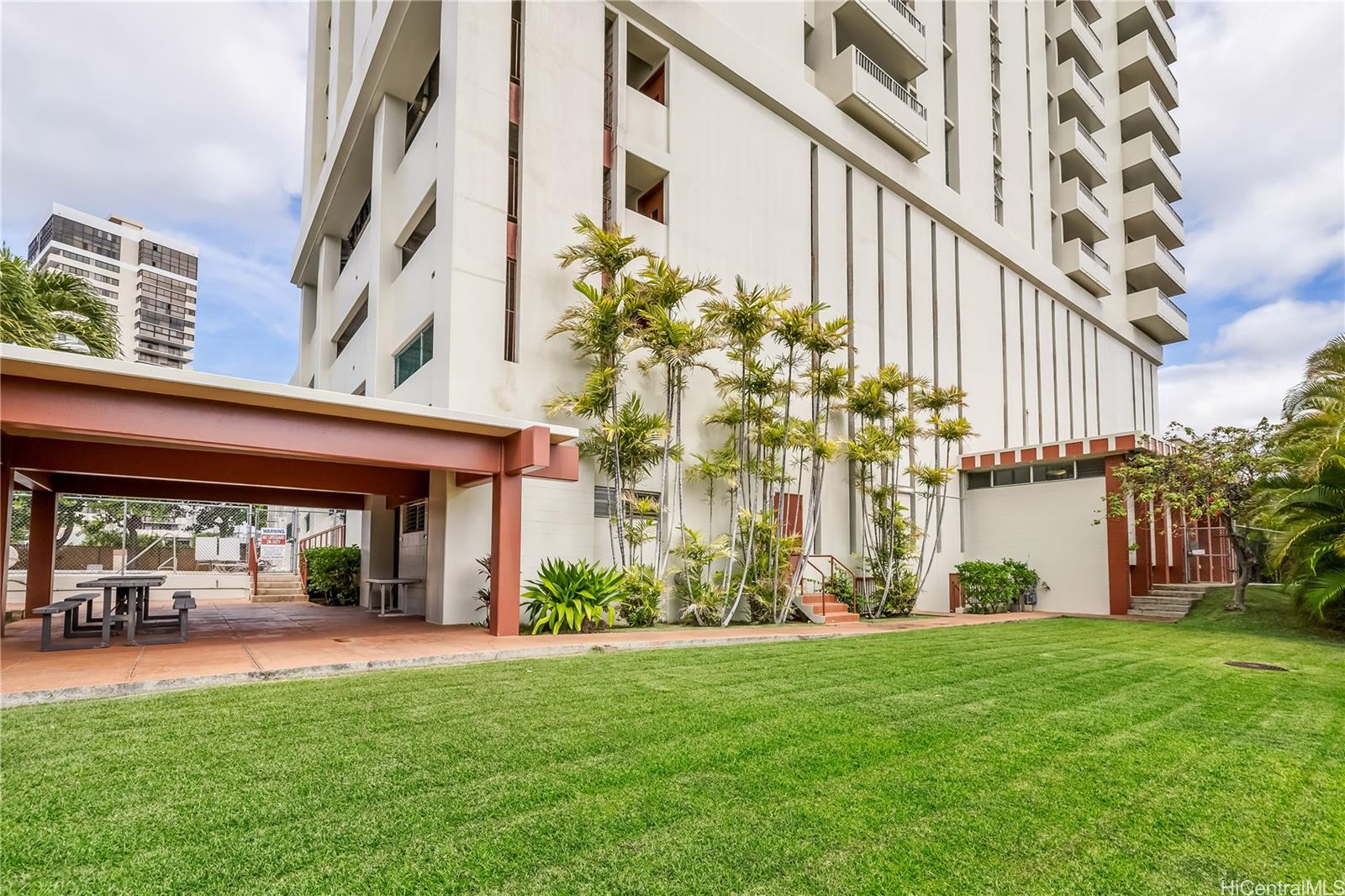 Scenic Towers 796 Isenberg Street Unit 19C Honolulu HI 96826 listed 03 ...