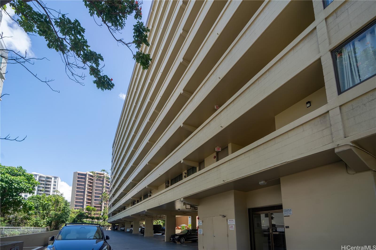1040 Kinau Street Unit 807 Honolulu HI 96814 listed 03-28-2024
