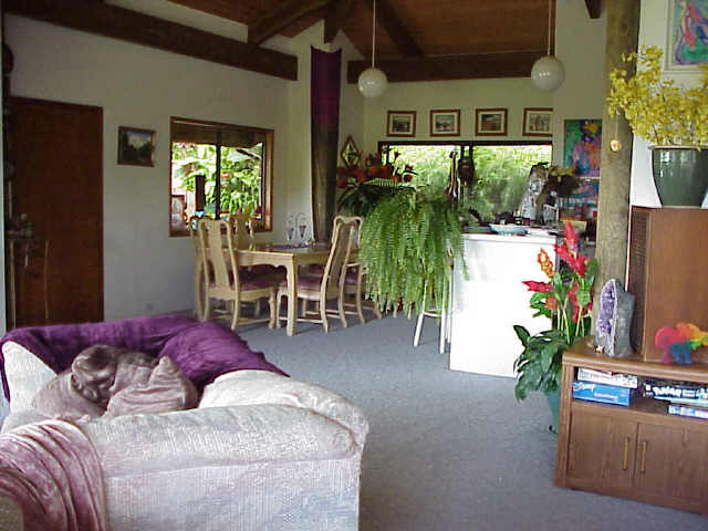 170 Forest Ridge Way Honolulu HI 96822 listed 10-23-2004